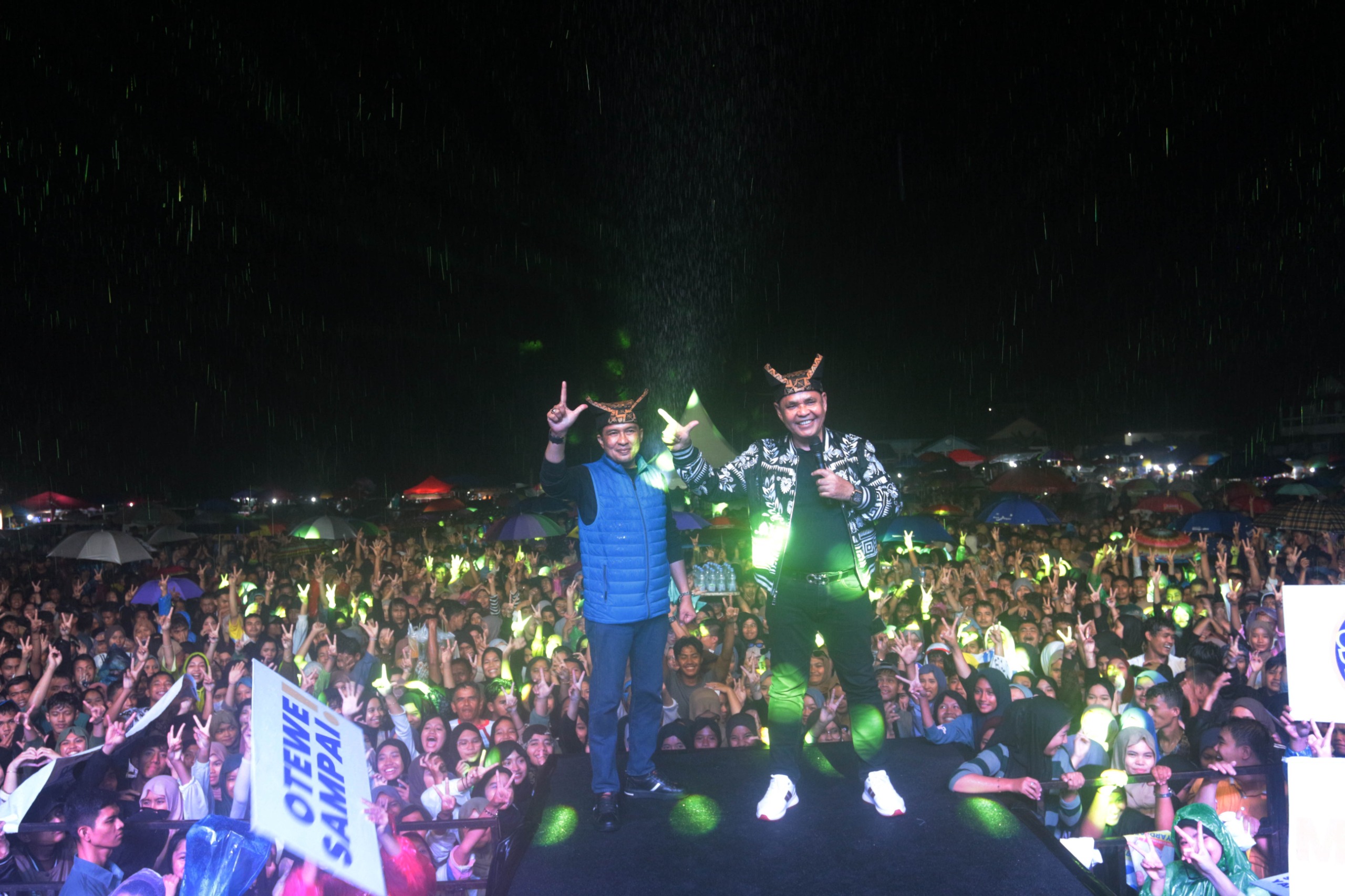 Kampanye di Payakumbuh, OTEWE Sumbar Ditemani Pasangan Calon Walikota ...